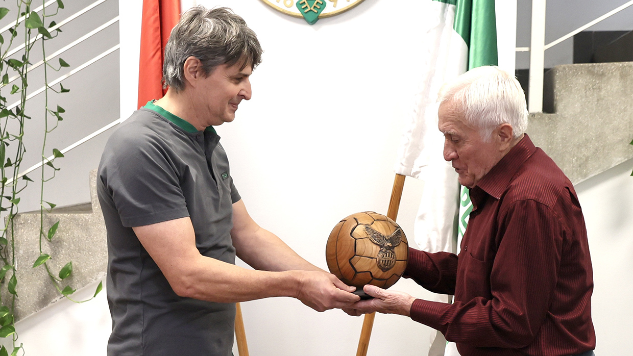 Különleges díj a születésnapos Rákosi Gyulának - Fradi.hu