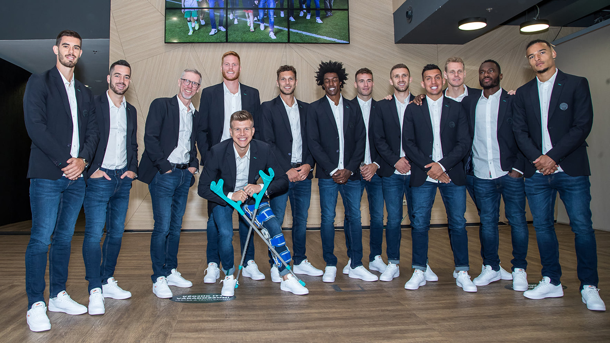 Bemutatkozott a Fradi x Retro Jeans - Fradi.hu