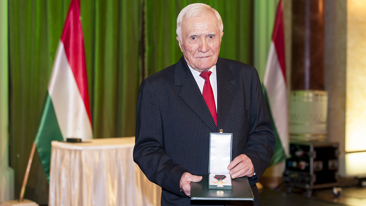 Érdemkeresztet kapott Rákosi Gyula - Fradi.hu