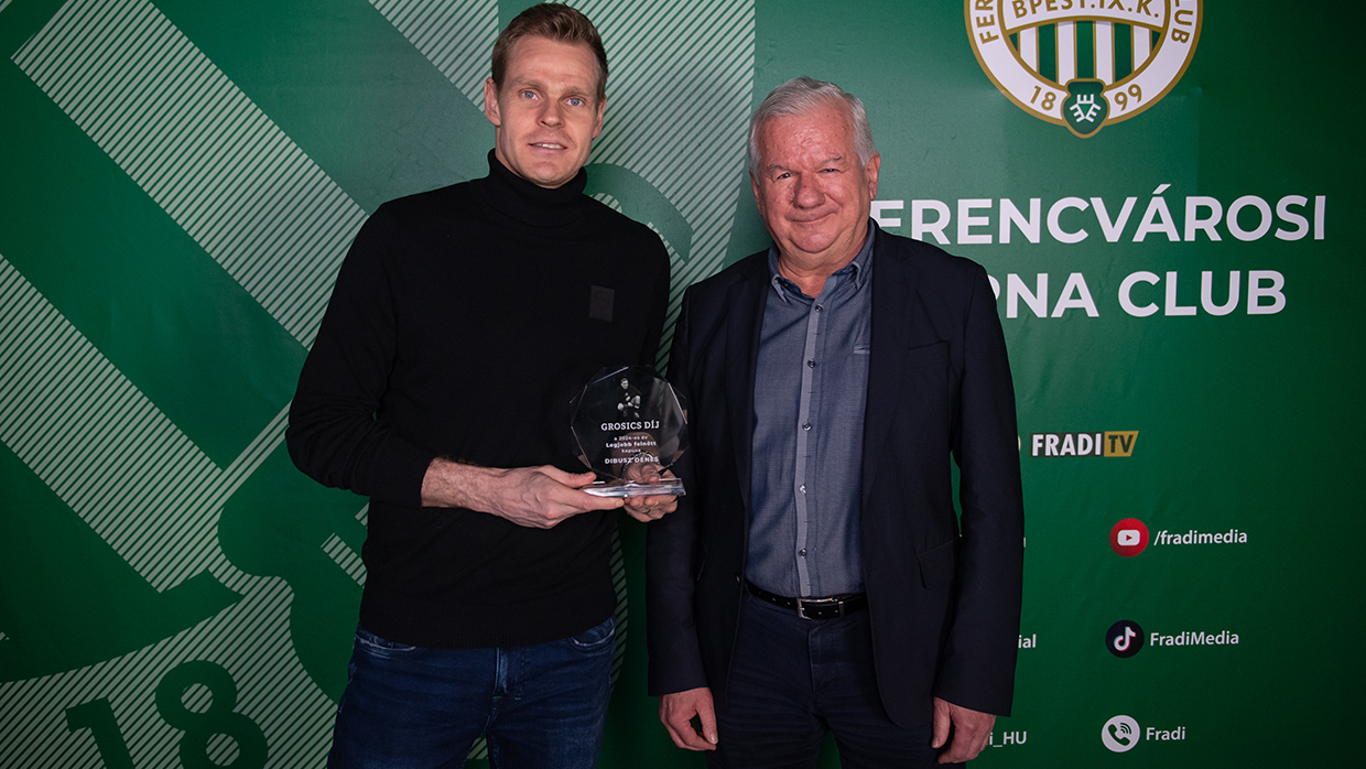 Dibusz Dénest díjazták - Fradi.hu